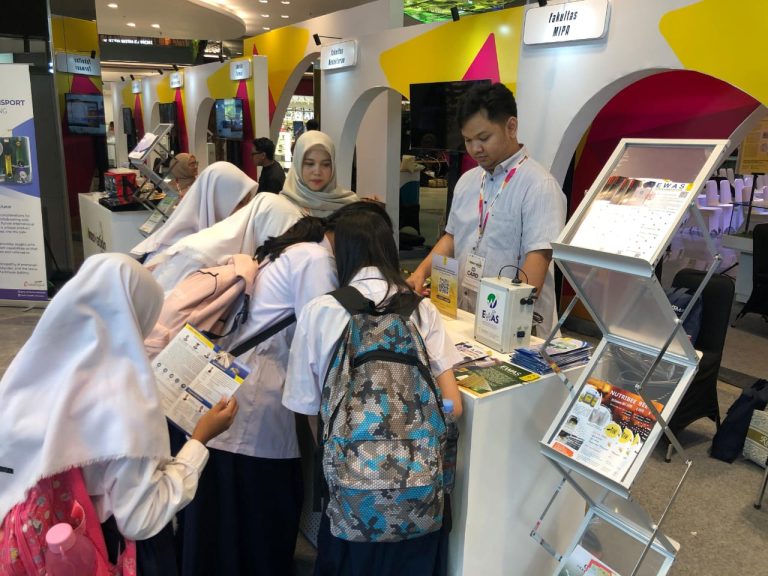 “FMIPA UI Showcases Leading Innovations and Achieves Various Awards at ...