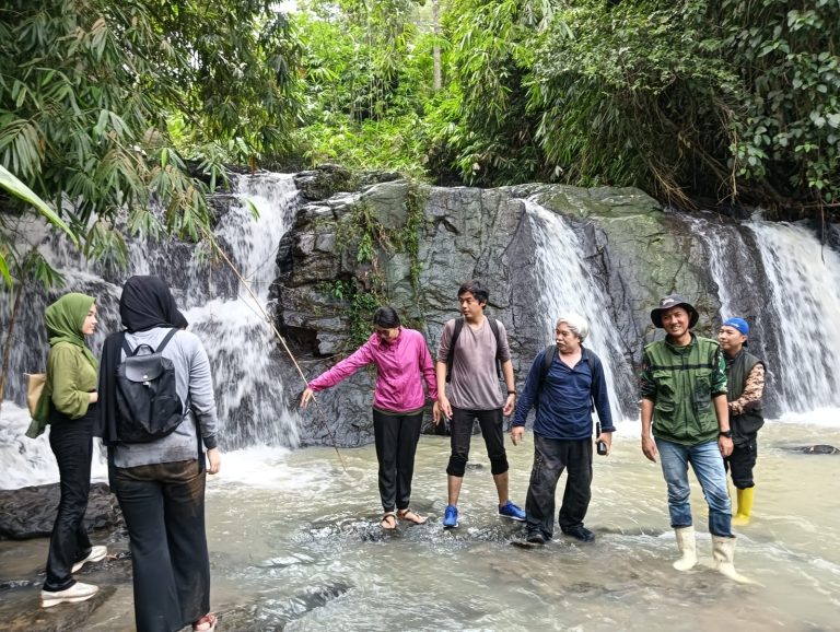 FMIPA UI Collaboration with Cicareuh Village Community in Developing ...